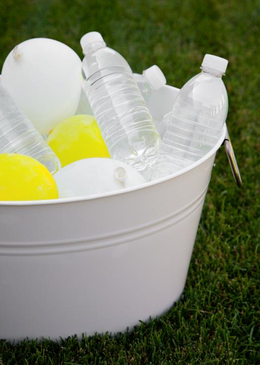 DIY :: Use Balloon Ice Packs to Keep Bevies Cool – Stylish Spoon